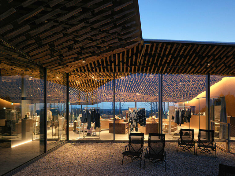 kengo kuma's firewood roof for 'snow peak' spa resort echoes mountain ...