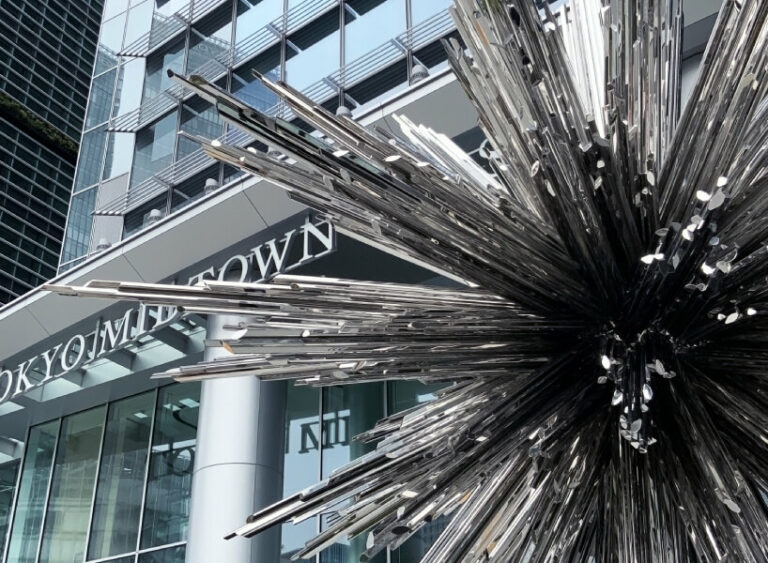 tokujin yoshioka sculpts 10-meter ‘star’ from 2,000+ octagonal ...