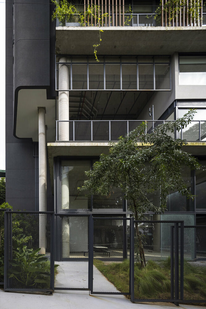 triptyque architecture wraps 'harmonia 1250' in a breathable facade