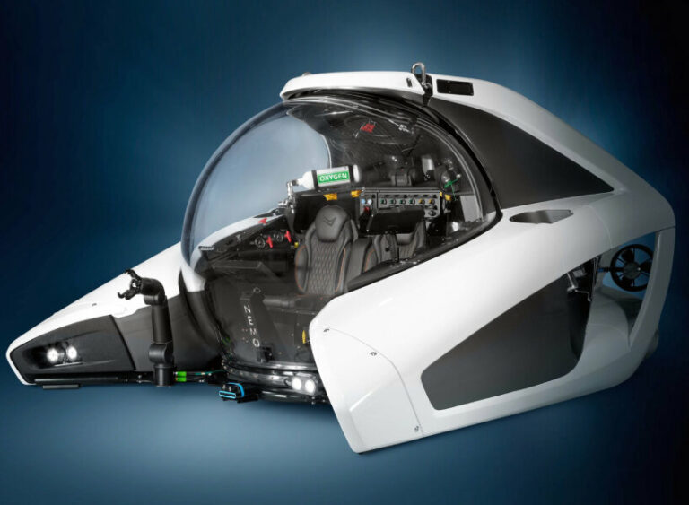 submersible ‘u-boat worx NEMO’ brings riders 330 feet below the sea