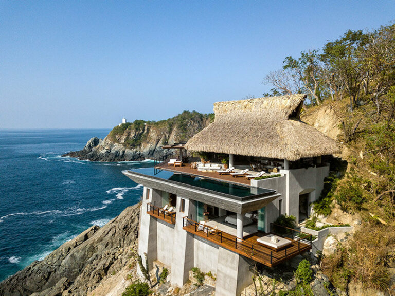 zozaya arquitectos' casa acantilado emerges from cliffs of mexico