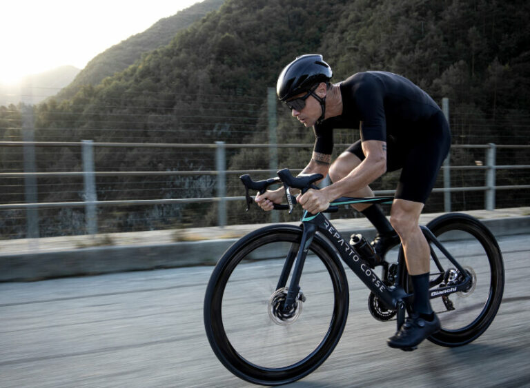 bianchi 'oltre RC' hyperbike uses 'air deflectors' to boost speed & reduce aerodynamic drag