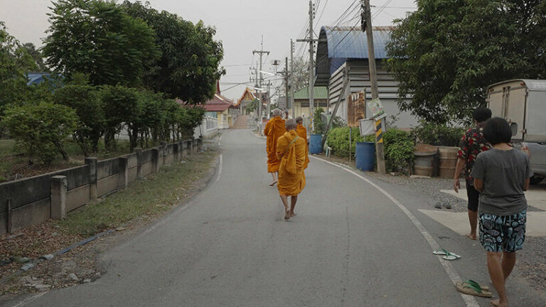 online premiere screening by designboom: bêka & lemoine film boonserm premthada exploring bangkok
