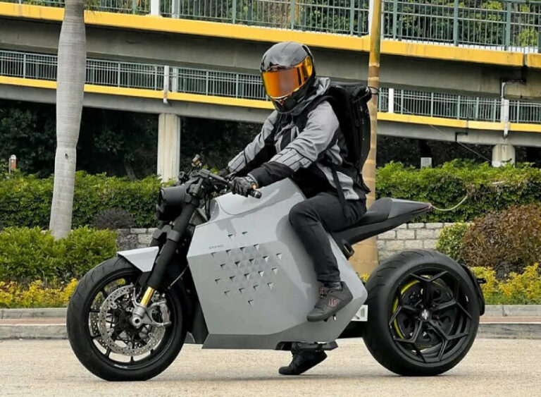 self-balancing davinci DC100 robotic electric motorcycle at CES 2023
