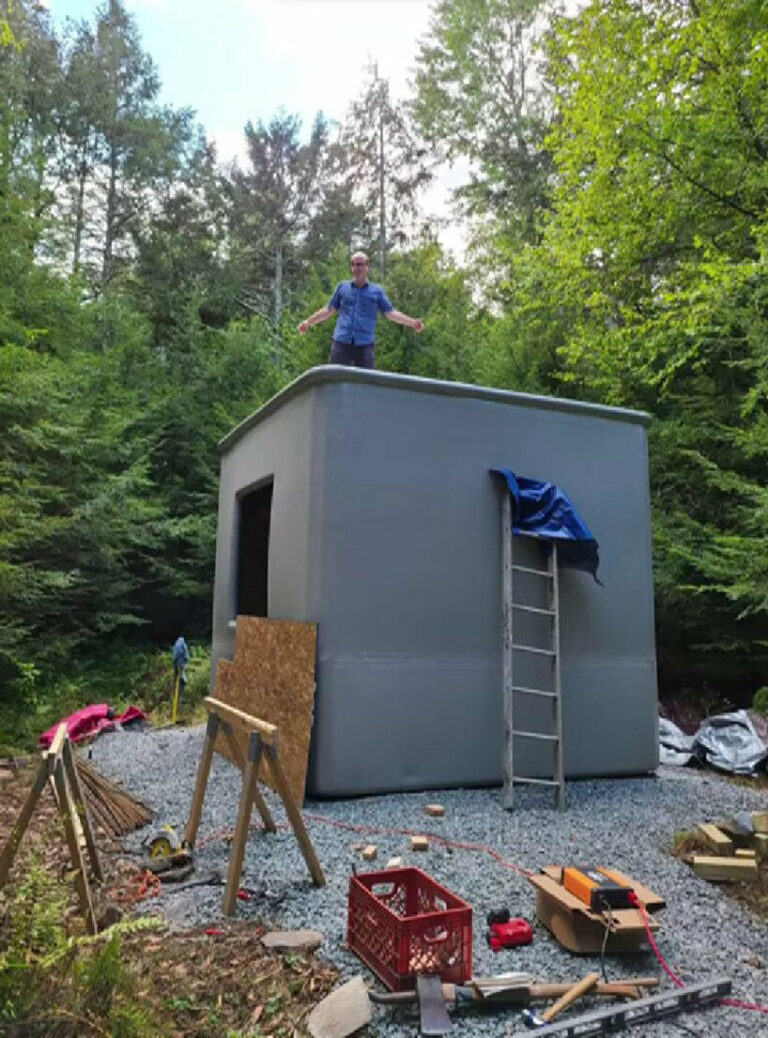 automatic construction inflates concrete homes, just like balloons