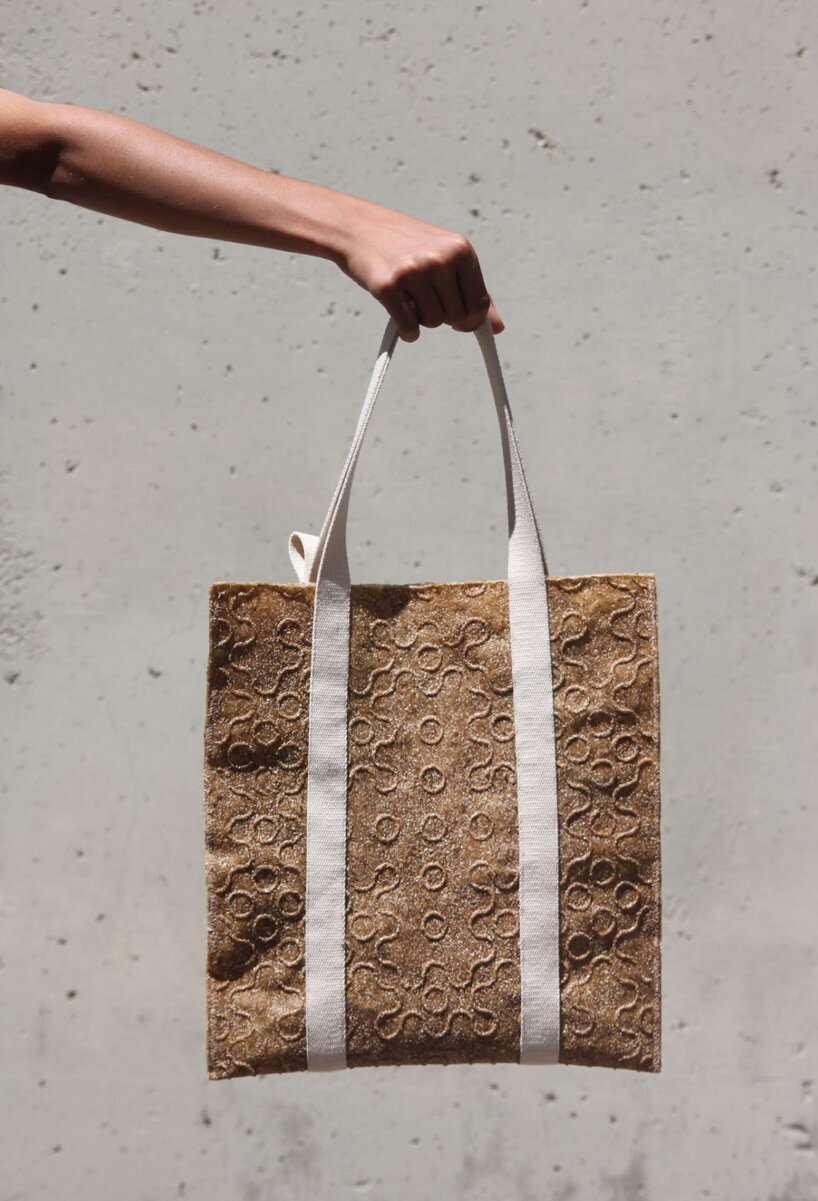 garlic husk bio-textile fabricates 'sacalho' tote bag promoting ...