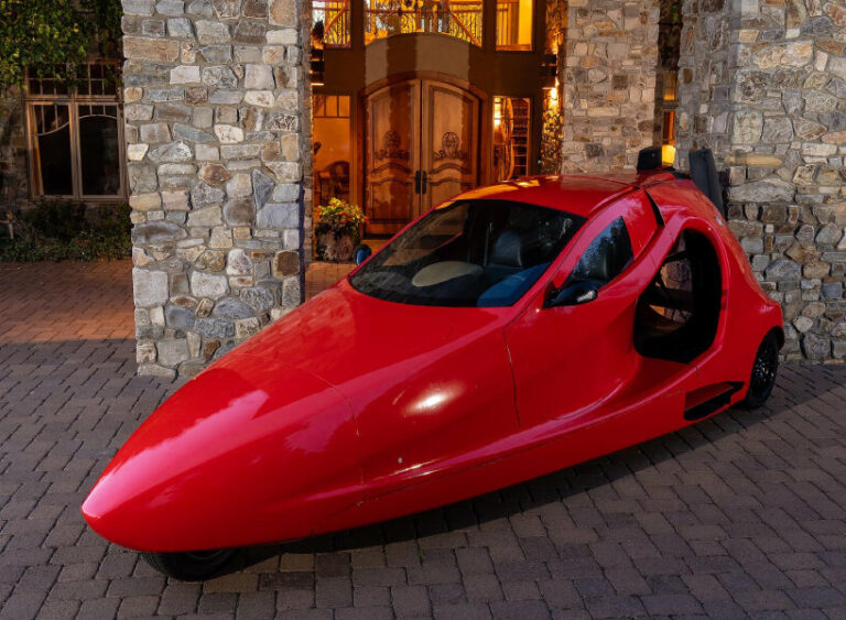 flying car ‘switchblade’ transforms from road-legal vehicle to aircraft ...