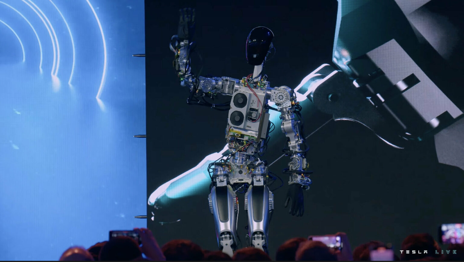 AI experts react to demo of tesla's new 'optimus' bot prototype