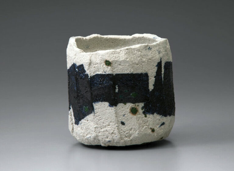 raku kichizaemon XV jikinyū modernizes traditional raku tea bowls on ...