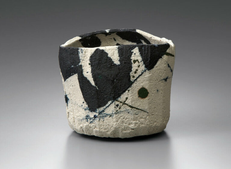 raku kichizaemon XV jikinyū modernizes traditional raku tea bowls on ...