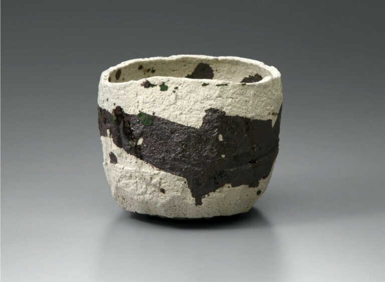 raku kichizaemon XV jikinyū modernizes traditional raku tea bowls on ...