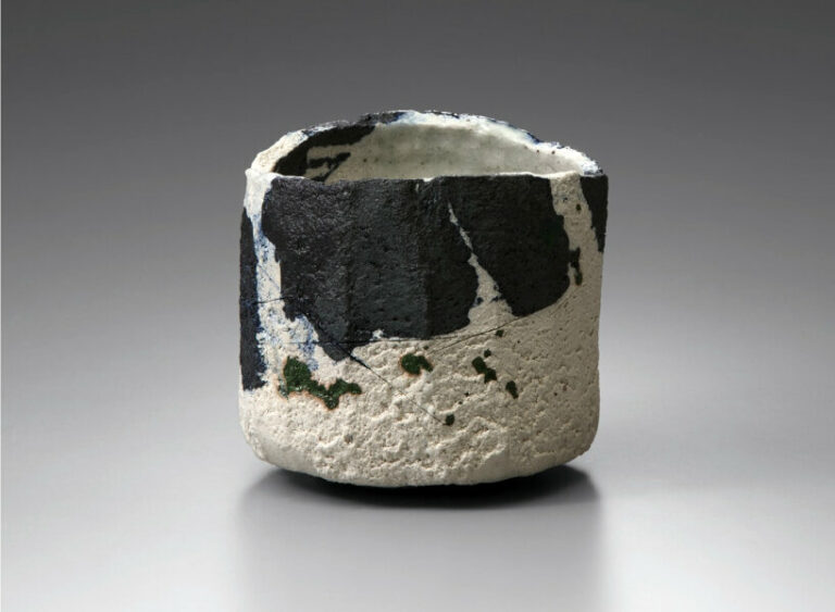 raku kichizaemon XV jikinyū modernizes traditional raku tea bowls on ...
