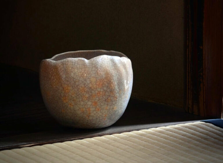 raku kichizaemon XV jikinyū modernizes traditional raku tea bowls on ...
