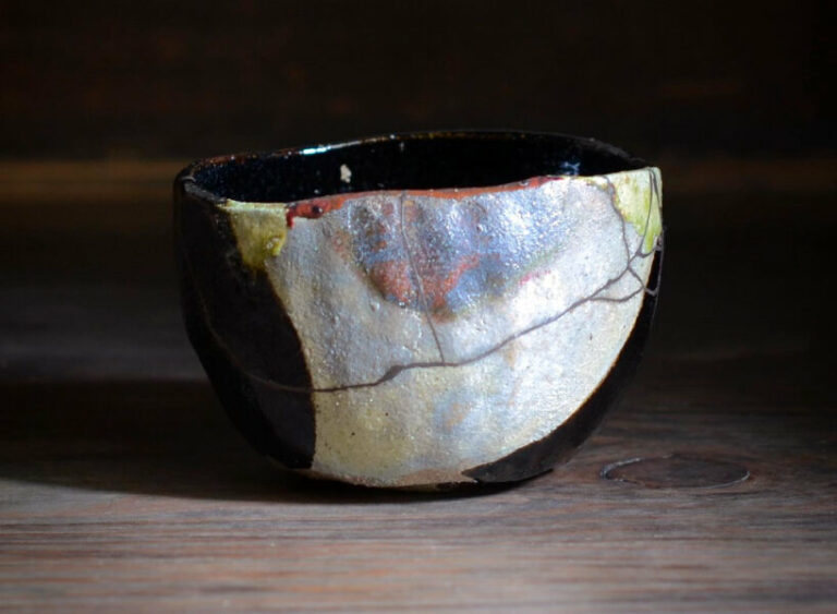 raku kichizaemon XV jikinyū modernizes traditional raku tea bowls on ...
