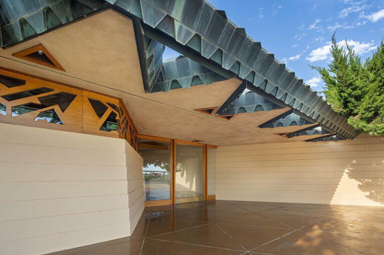 frank lloyd wright's 'fawcett farm' hits the market for $4.25M