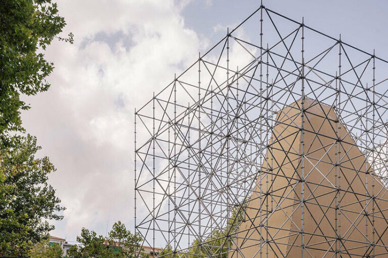 rising within a scaffold grid, P+S' AIRE pavilion creates a fragile ...