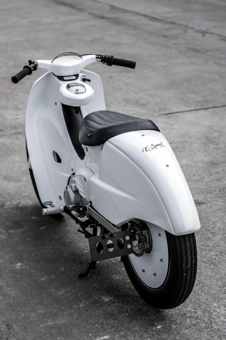 K-SPEED’s custom honda cub ‘COMBAT’ revs with large hooded tires and ...