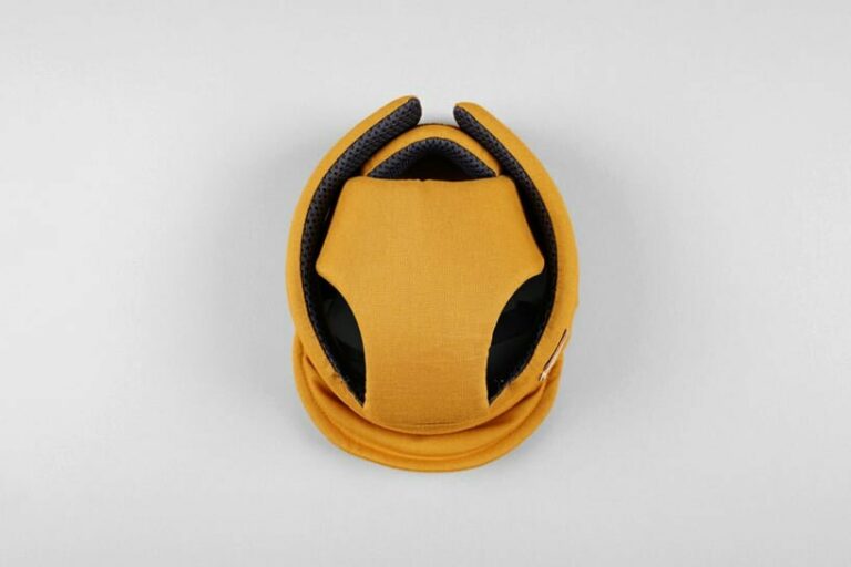 COMMU baby helmet protects from bumps + skull deformities