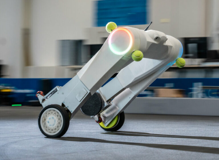 four-legged 'evoBOT' transports goods and packages without anyone's help