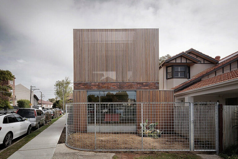 filigree-like timber screens envelop 'north bondi house' in australia