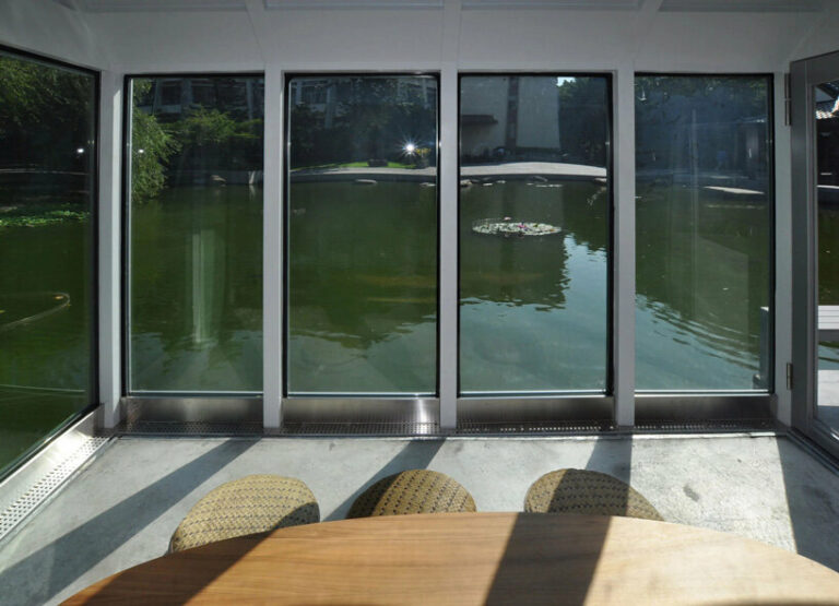 water-filled windows passively insulate buildings using sunlight