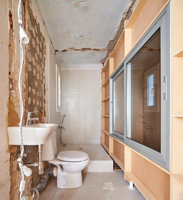 TAKK exposes old partitions + electrical installations in energy ...