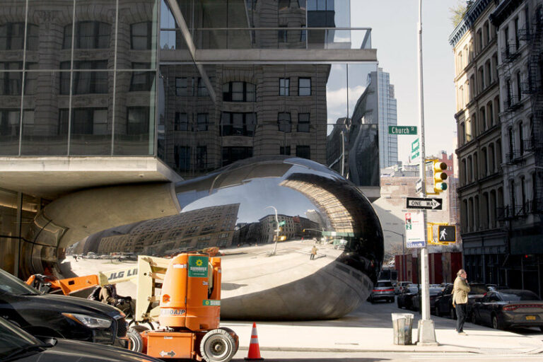 anish kapoor's newest 'bean' nestles into the streets of new york