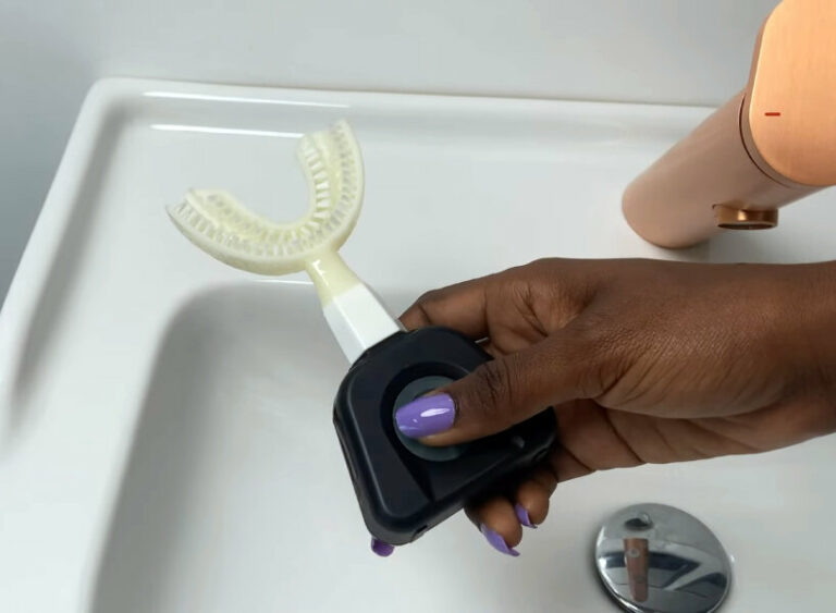 smile-shaped toothbrush vibrates to clean teeth in 10 seconds