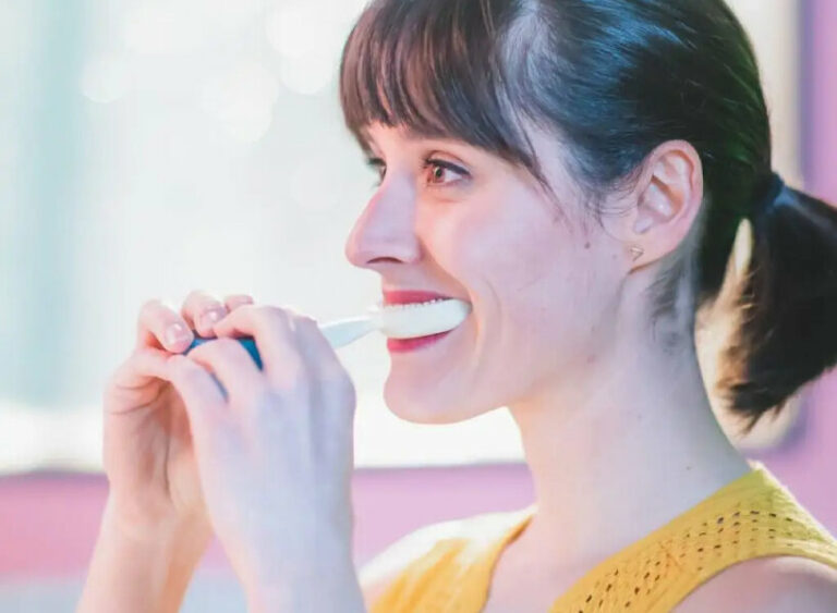 smile-shaped toothbrush vibrates to clean teeth in 10 seconds