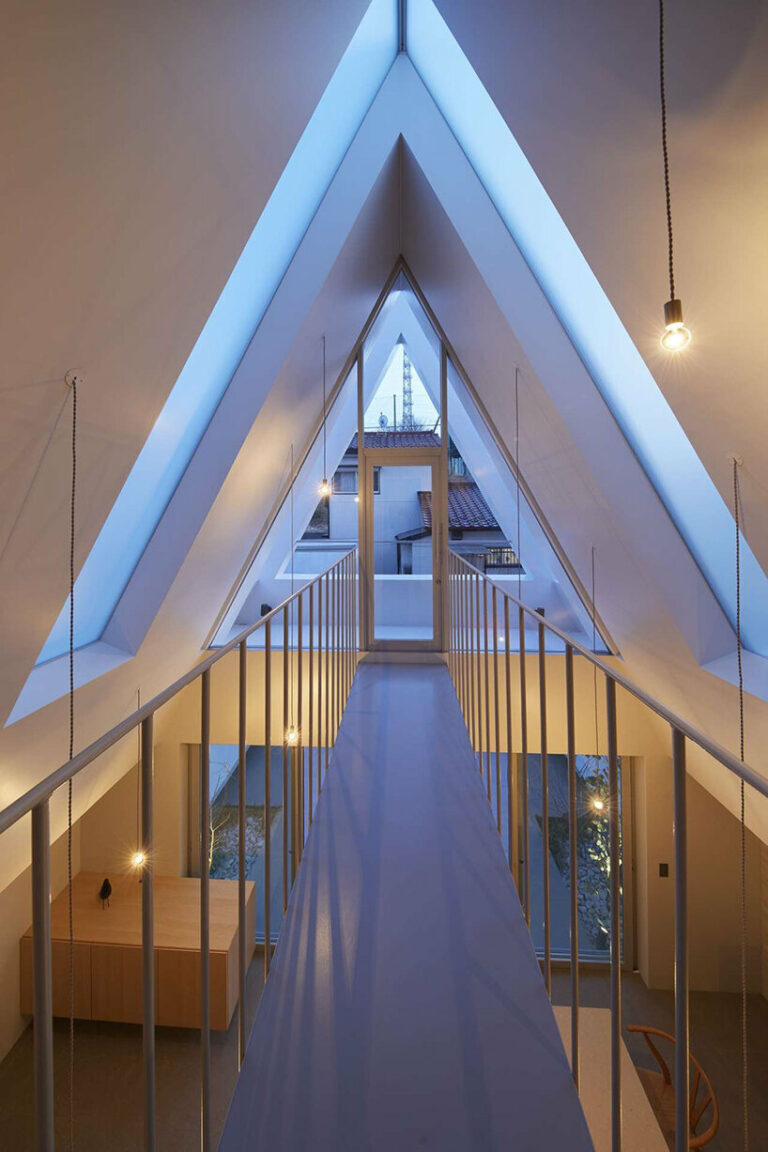 a triangular atrium crowns 'house in yokohama' by airhouse