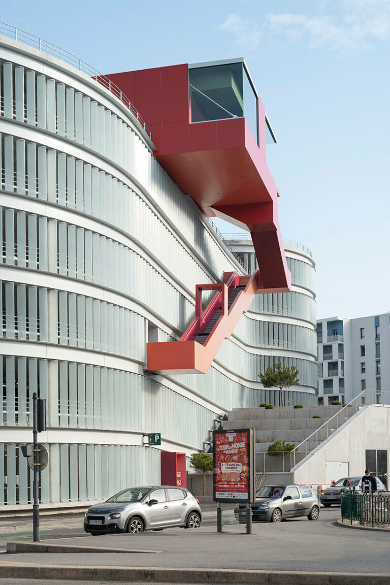 cantilevering red belvedere adorns Qpark ravet in france