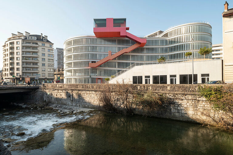 cantilevering red belvedere adorns Qpark ravet in france