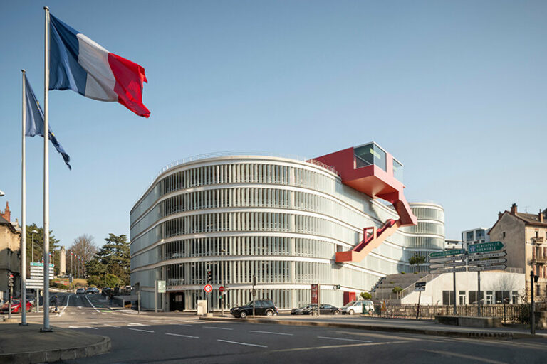 cantilevering red belvedere adorns Qpark ravet in france