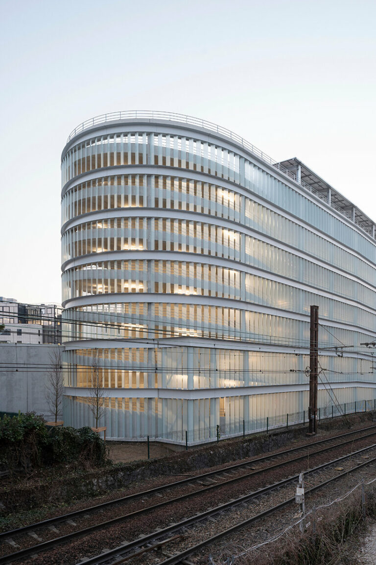 cantilevering red belvedere adorns Qpark ravet in france