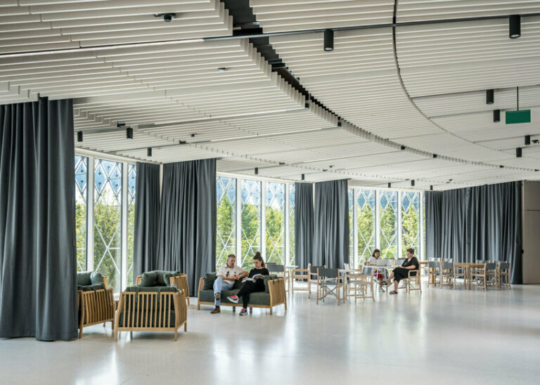 michele de lucchi + AMDL circle wrap novartis center with self-powered ...