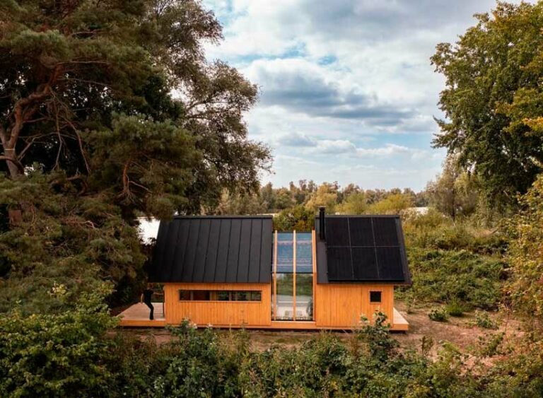 wooden cabin ANNA forms within a sliding double shell