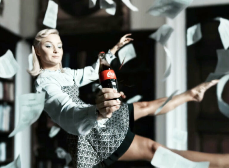 Coca-Cola recrea y anima el arte desde Andry Warhol hasta Van Gogh en ...