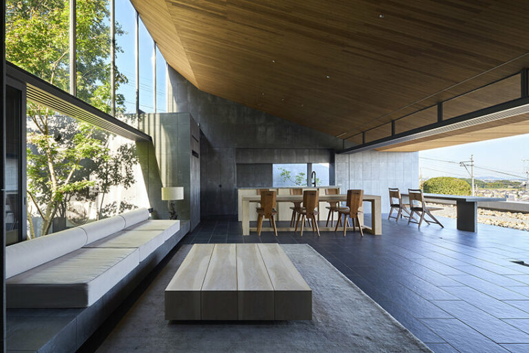 ' house in ota' by suppose design office: a two-family home in japan