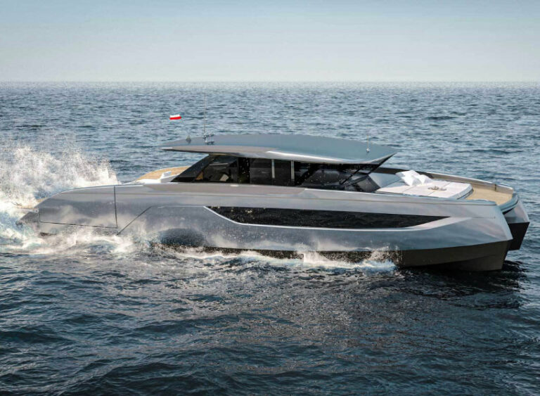 sunreef 45 and 55 ULTIMA yachts boast open-air lounges and tailored ...