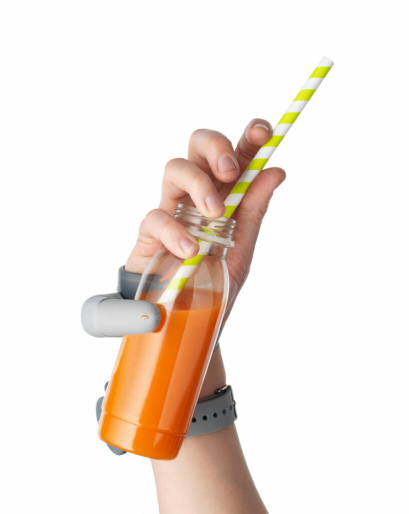 attachable 3D-printed robot thumb grasps objects like a real finger