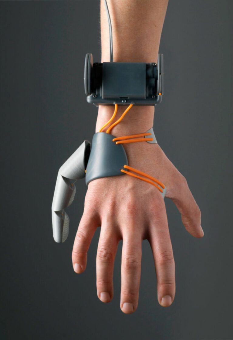 attachable 3D-printed robot thumb grasps objects like a real finger