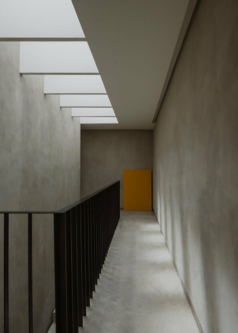 transversal volumes define escobedo soliz house in mexico