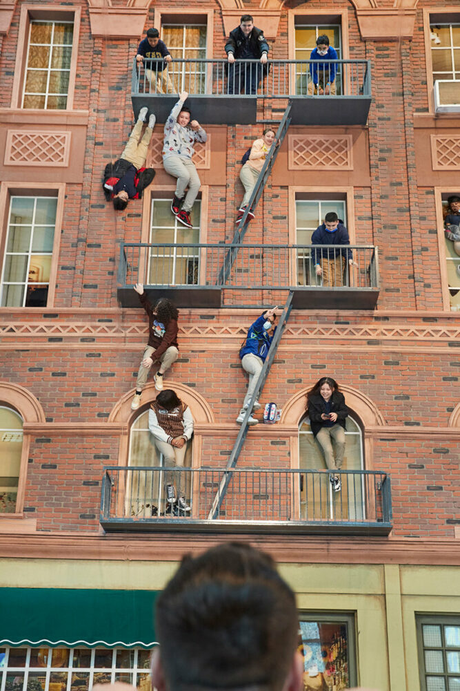 leandro erlich's dizzying 'the building' installation in new jersey