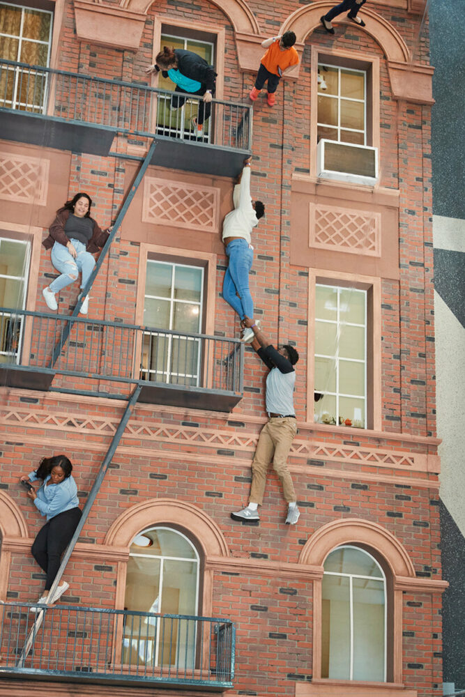 leandro erlich's dizzying 'the building' installation in new jersey
