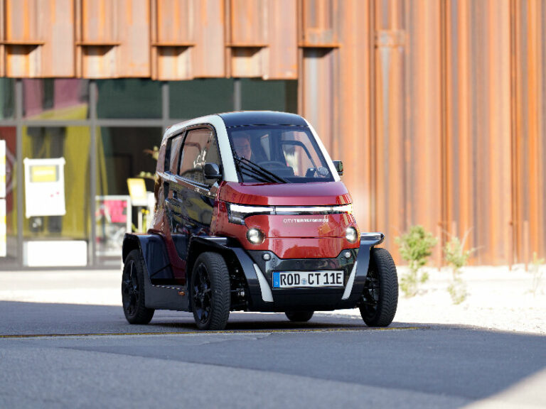 electric microcar retracts wheels to easily park and ride in narrow ...