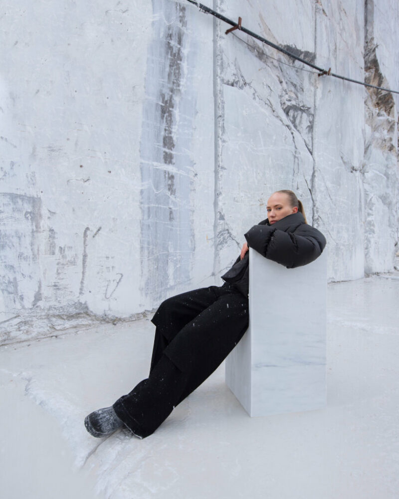 modern victorian loveseats carved from carrara marble mark anna pesonen ...