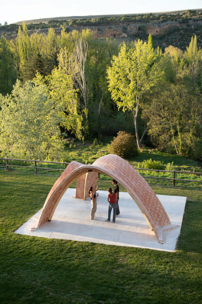 innixAR pavilion combines AR & traditional building techniques