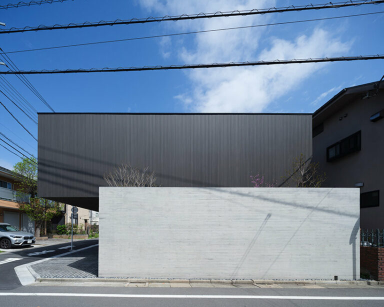 stacked lumber + concrete shape apollo architects' 'LAXUS' house
