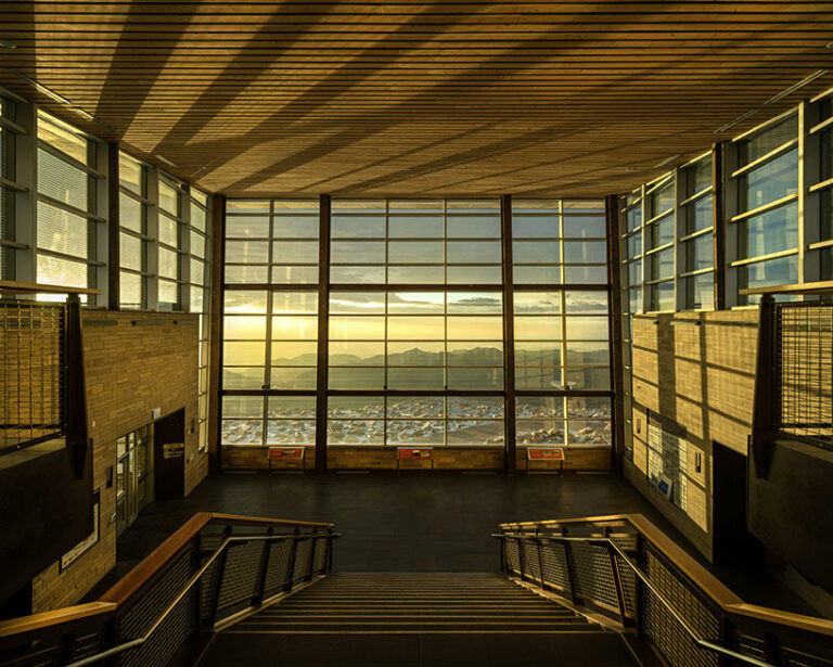 colorado's 14,000-foot pikes peak is topped with new visitor center