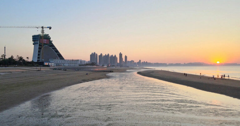 OPEN architecture celebrates topping of its 'sun tower' in yantai